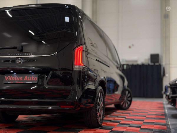 Melns Mercedes-Benz V 300 2024 Viļņa, ar dzinēja tilpumu 1.95 L un nobraukumu 30 tūkst. km par 79900 €, foto 10 vietnē AUTOMOTO.COM.LV