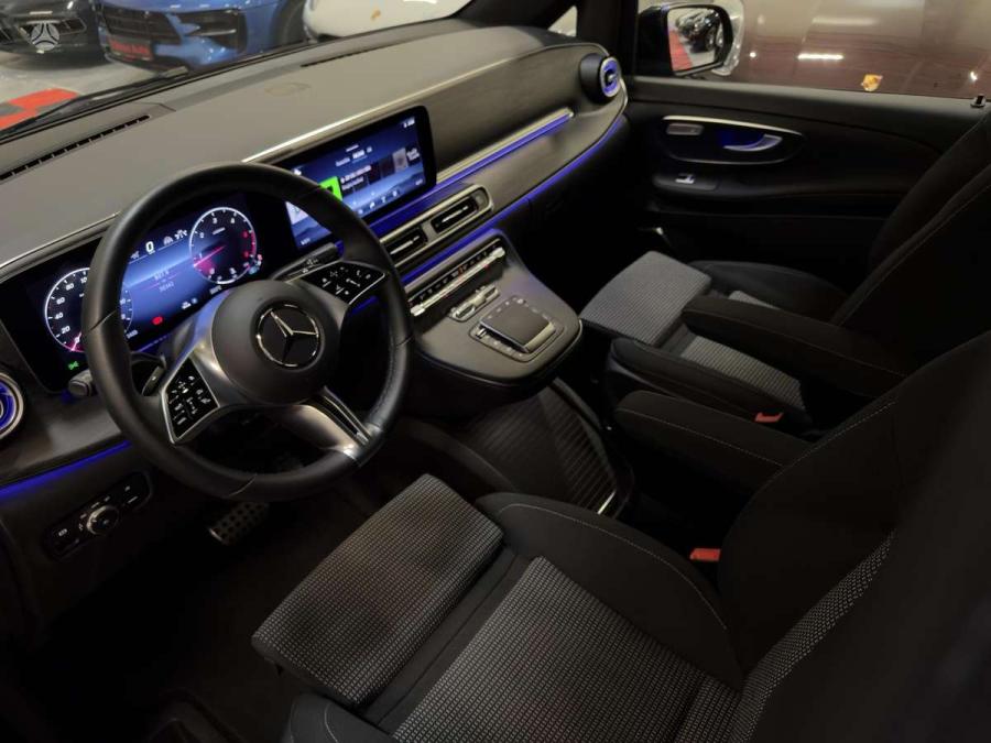 Melns Mercedes-Benz V 300 2024 Viļņa, ar dzinēja tilpumu 1.95 L un nobraukumu 30 tūkst. km par 79900 €, foto 13 vietnē AUTOMOTO.COM.LV