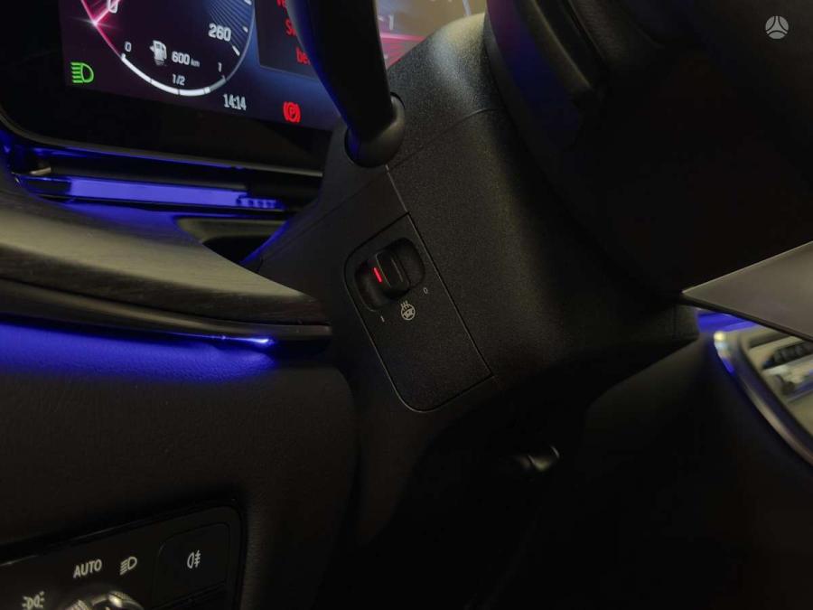 Melns Mercedes-Benz V 300 2024 Viļņa, ar dzinēja tilpumu 1.95 L un nobraukumu 30 tūkst. km par 79900 €, foto 14 vietnē AUTOMOTO.COM.LV