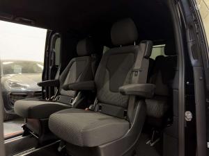 Melns Mercedes-Benz V 300 2024 Viļņa, ar dzinēja tilpumu 1.95 L un nobraukumu 30 tūkst. km par 79900 €, foto 34 vietnē AUTOMOTO.COM.LV