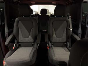 Melns Mercedes-Benz V 300 2024 Viļņa, ar dzinēja tilpumu 1.95 L un nobraukumu 30 tūkst. km par 79900 €, foto 36 vietnē AUTOMOTO.COM.LV