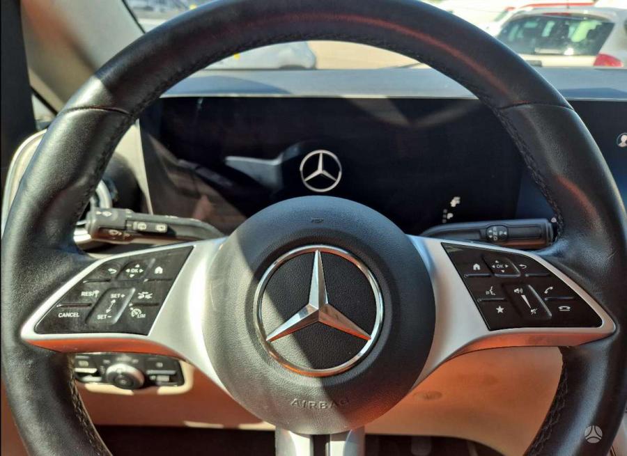 Black Mercedes-Benz V 300 2024 in Klaipeda, with an engine capacity of 1.95 L and mileage of 69 thousand km for 31750 €, photo 14 on AUTOMOTO.COM.LV