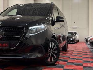 Black Mercedes-Benz V 300 2024 in Vilnius, with an engine capacity of 1.95 L and mileage of 30 thousand km for 70290 €, photo 8 on AUTOMOTO.COM.LV