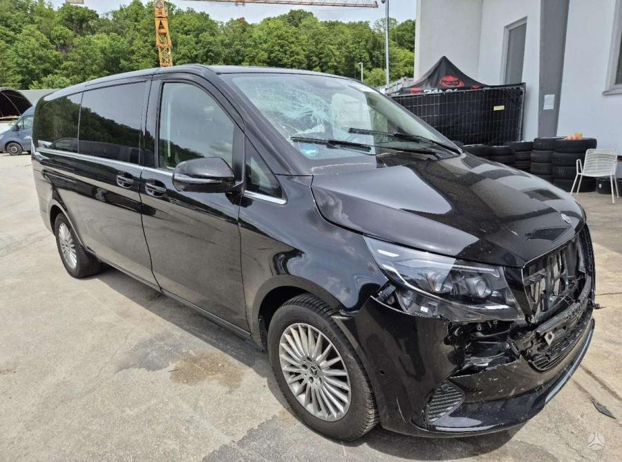 Melns Mercedes-Benz V 300 2025 Klaipėda, ar dzinēja tilpumu 1.95 L un nobraukumu 40 tūkst. km par 27500 €, foto 1 vietnē AUTOMOTO.COM.LV