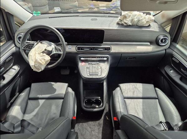 Melns Mercedes-Benz V 300 2025 Klaipėda, ar dzinēja tilpumu 1.95 L un nobraukumu 40 tūkst. km par 27500 €, foto 5 vietnē AUTOMOTO.COM.LV