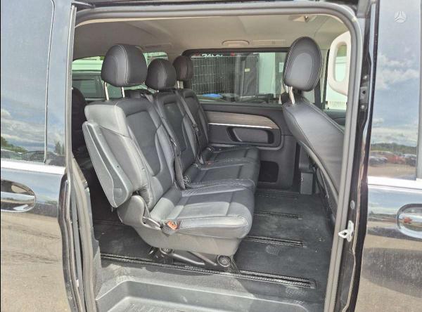 Melns Mercedes-Benz V 300 2025 Klaipėda, ar dzinēja tilpumu 1.95 L un nobraukumu 40 tūkst. km par 27500 €, foto 6 vietnē AUTOMOTO.COM.LV
