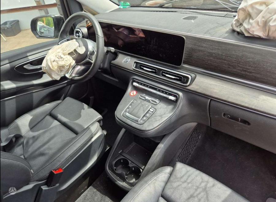 Melns Mercedes-Benz V 300 2025 Klaipėda, ar dzinēja tilpumu 1.95 L un nobraukumu 40 tūkst. km par 27500 €, foto 9 vietnē AUTOMOTO.COM.LV