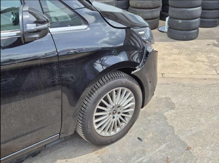 Melns Mercedes-Benz V 300 2025 Klaipėda, ar dzinēja tilpumu 1.95 L un nobraukumu 40 tūkst. km par 27500 €, foto 13 vietnē AUTOMOTO.COM.LV