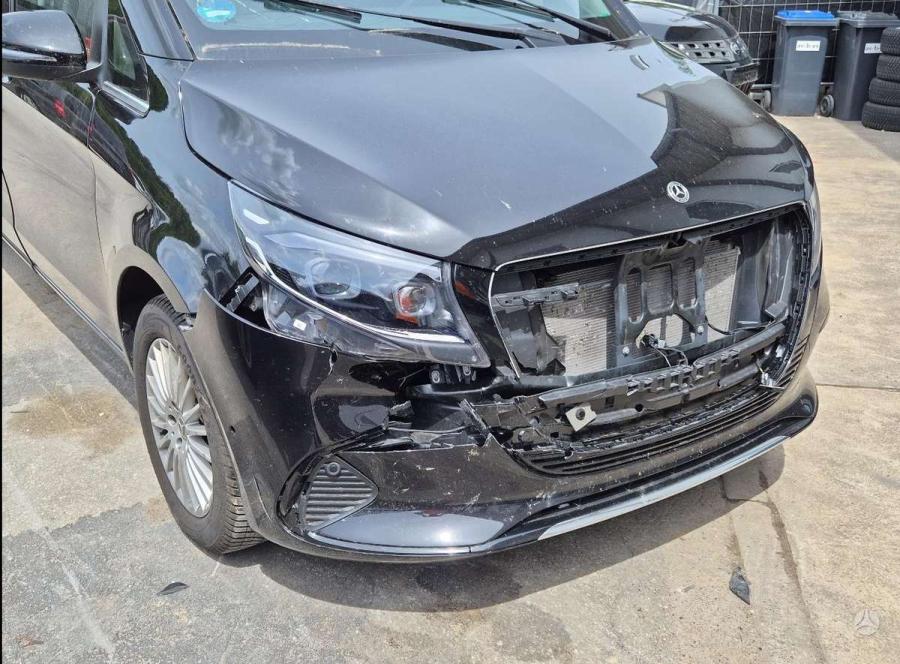 Melns Mercedes-Benz V 300 2025 Klaipėda, ar dzinēja tilpumu 1.95 L un nobraukumu 40 tūkst. km par 27500 €, foto 17 vietnē AUTOMOTO.COM.LV