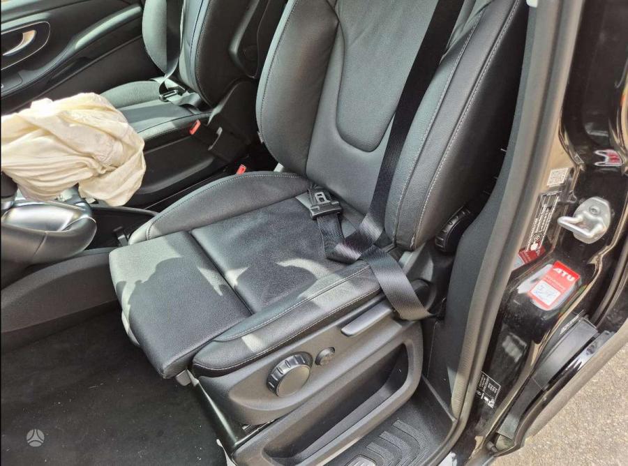Melns Mercedes-Benz V 300 2025 Klaipėda, ar dzinēja tilpumu 1.95 L un nobraukumu 40 tūkst. km par 27500 €, foto 22 vietnē AUTOMOTO.COM.LV