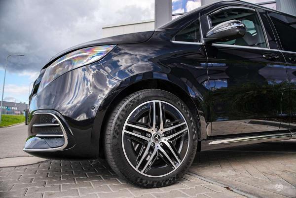 Black Mercedes-Benz V 300 2025 in Kaunas, with an engine capacity of 1.95 L and mileage of 25 thousand km for 94950 €, photo 5 on AUTOMOTO.COM.LV
