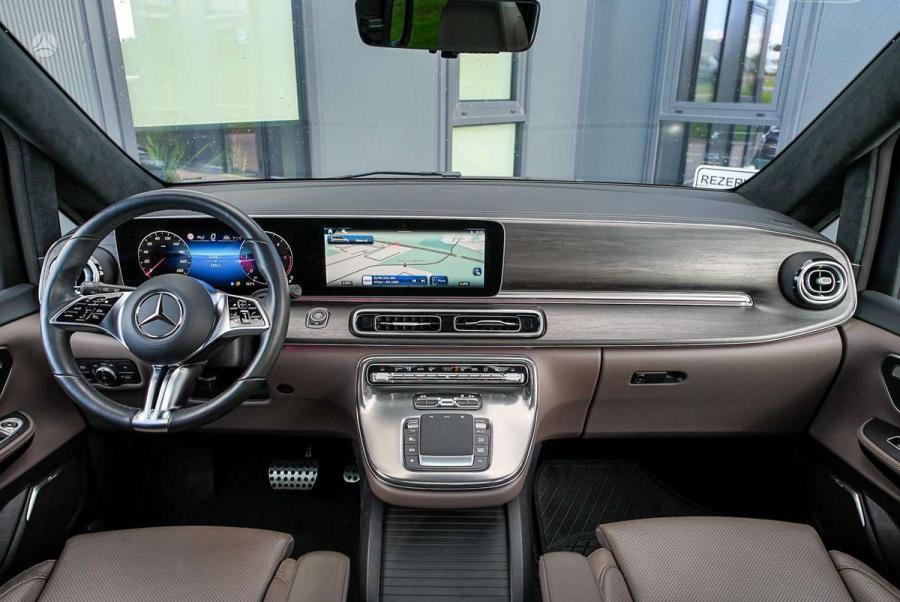 Black Mercedes-Benz V 300 2025 in Kaunas, with an engine capacity of 1.95 L and mileage of 25 thousand km for 94950 €, photo 13 on AUTOMOTO.COM.LV