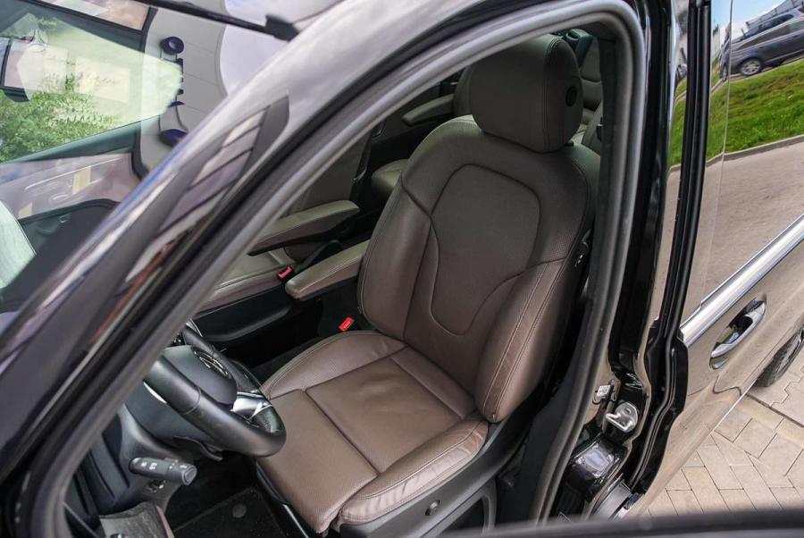 Black Mercedes-Benz V 300 2025 in Kaunas, with an engine capacity of 1.95 L and mileage of 25 thousand km for 94950 €, photo 23 on AUTOMOTO.COM.LV