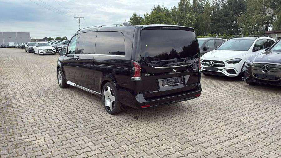 Black Mercedes-Benz V 300 2026 in Kaunas, with an engine capacity of 2.00 L and mileage of 0 thousand km for 117370 €, photo 5 on AUTOMOTO.COM.LV