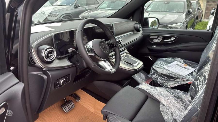 Black Mercedes-Benz V 300 2026 in Kaunas, with an engine capacity of 2.00 L and mileage of 0 thousand km for 117370 €, photo 6 on AUTOMOTO.COM.LV