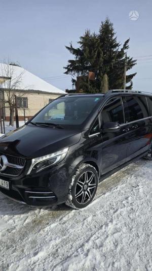 Melns Mercedes-Benz V 300 2020 Prienai, ar dzinēja tilpumu 1.95 L un nobraukumu 302 tūkst. km par 44000 €, foto 2 vietnē AUTOMOTO.COM.LV