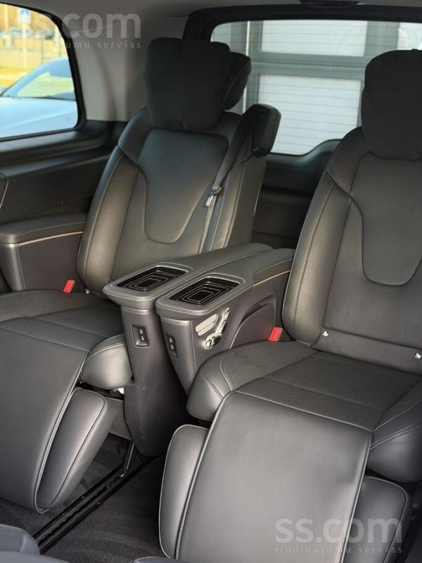 Black Mercedes-Benz V 300 2020 in Riga, with an engine capacity of 2.00 L and mileage of 116 thousand km for 59900 €, photo 10 on AUTOMOTO.COM.LV