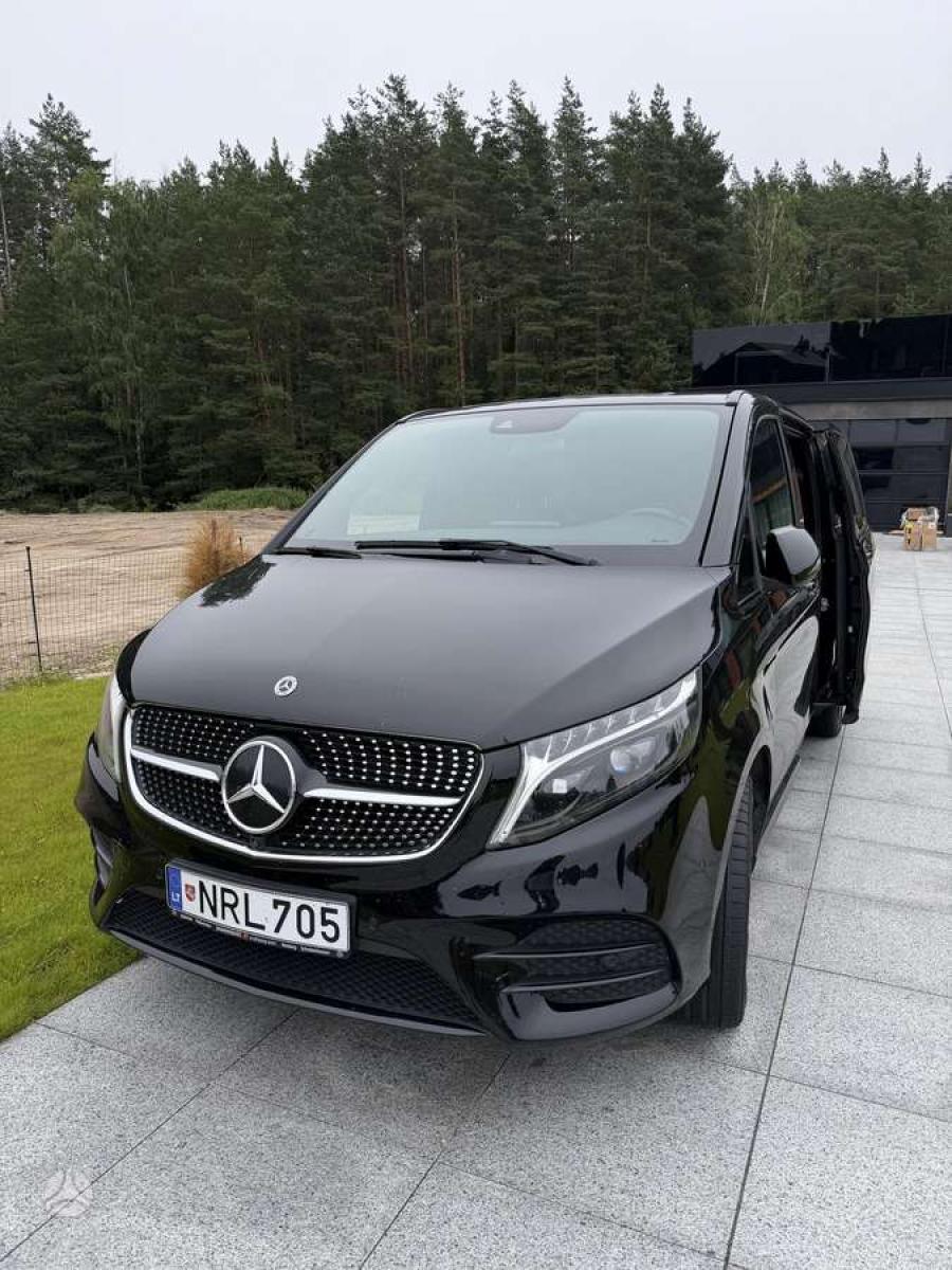 Melns Mercedes-Benz V 300 2022 Viļņa, ar dzinēja tilpumu 1.95 L un nobraukumu 142 tūkst. km par 53900 €, foto 3 vietnē AUTOMOTO.COM.LV