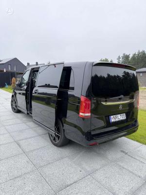 Melns Mercedes-Benz V 300 2022 Viļņa, ar dzinēja tilpumu 1.95 L un nobraukumu 142 tūkst. km par 53900 €, foto 5 vietnē AUTOMOTO.COM.LV