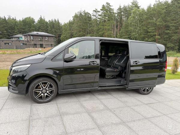 Melns Mercedes-Benz V 300 2022 Viļņa, ar dzinēja tilpumu 1.95 L un nobraukumu 142 tūkst. km par 53900 €, foto 5 vietnē AUTOMOTO.COM.LV