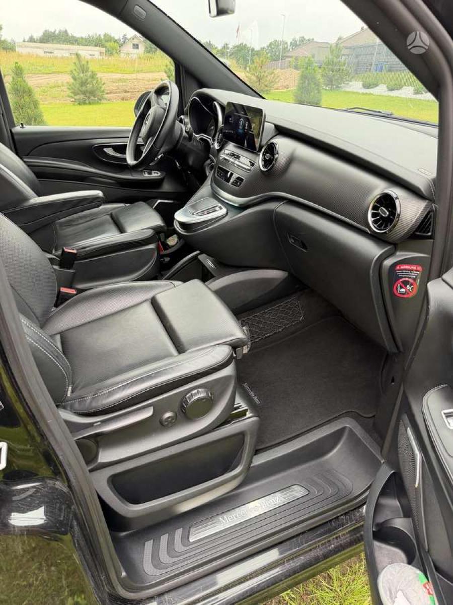 Melns Mercedes-Benz V 300 2022 Viļņa, ar dzinēja tilpumu 1.95 L un nobraukumu 142 tūkst. km par 53900 €, foto 8 vietnē AUTOMOTO.COM.LV