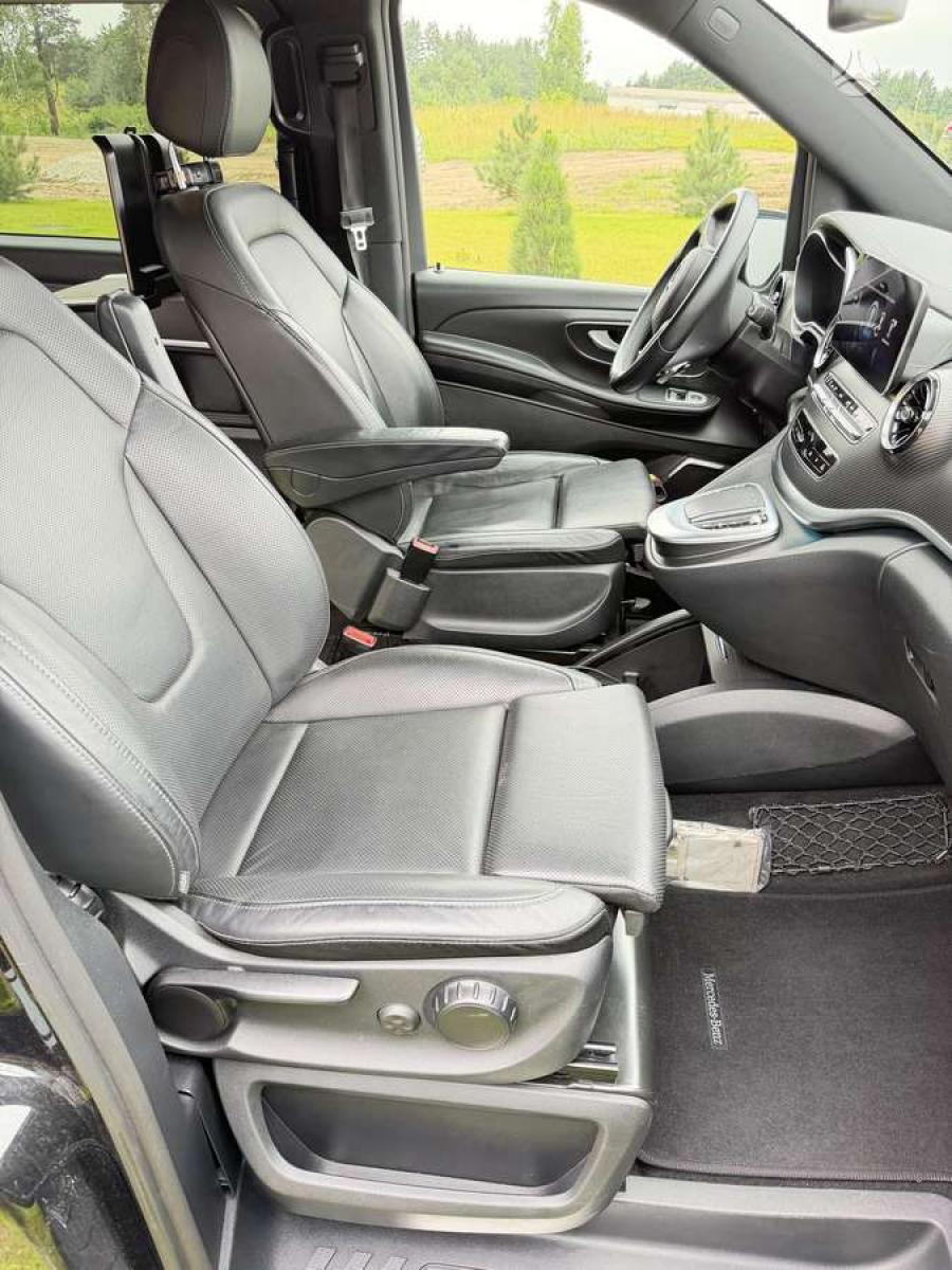 Melns Mercedes-Benz V 300 2022 Viļņa, ar dzinēja tilpumu 1.95 L un nobraukumu 142 tūkst. km par 53900 €, foto 9 vietnē AUTOMOTO.COM.LV