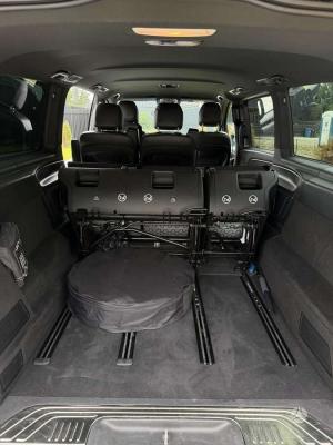 Melns Mercedes-Benz V 300 2022 Viļņa, ar dzinēja tilpumu 1.95 L un nobraukumu 142 tūkst. km par 53900 €, foto 11 vietnē AUTOMOTO.COM.LV