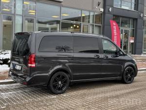 Melns Mercedes-Benz V 300 2023 Rīga, ar dzinēja tilpumu 2.00 L un nobraukumu 71 tūkst. km par 62400 €, foto 2 vietnē AUTOMOTO.COM.LV