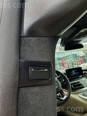 Melns Mercedes-Benz V 300 2023 Rīga, ar dzinēja tilpumu 2.00 L un nobraukumu 71 tūkst. km par 57200 €, foto 18 vietnē AUTOMOTO.COM.LV