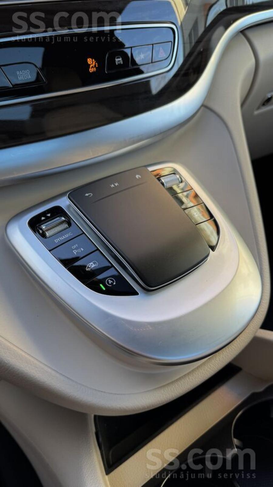 Melns Mercedes-Benz V 300 2023 Rīga, ar dzinēja tilpumu 2.00 L un nobraukumu 71 tūkst. km par 57200 €, foto 24 vietnē AUTOMOTO.COM.LV