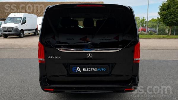 Black Mercedes-Benz V 300 2023 in Riga, with an engine capacity of 2.00 L and mileage of 35 thousand km for 49990 €, photo 4 on AUTOMOTO.COM.LV