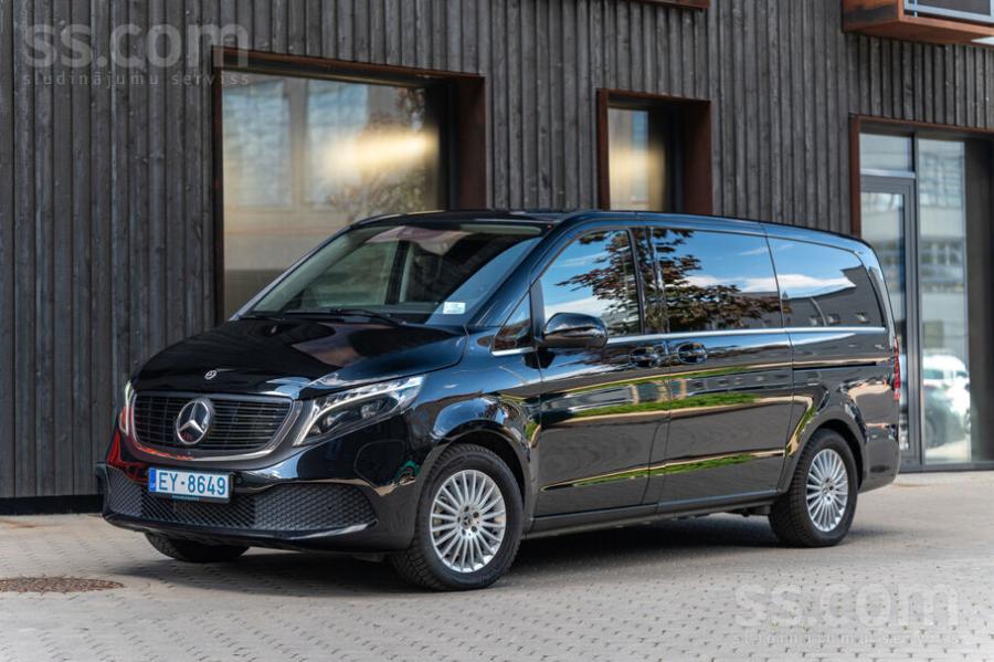 Black Mercedes-Benz V 300 2023 in Riga, with an engine capacity of 2.00 L and mileage of 35 thousand km for 48900 €, photo 3 on AUTOMOTO.COM.LV