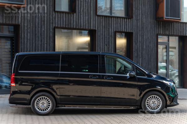 Black Mercedes-Benz V 300 2023 in Riga, with an engine capacity of 2.00 L and mileage of 35 thousand km for 48900 €, photo 6 on AUTOMOTO.COM.LV