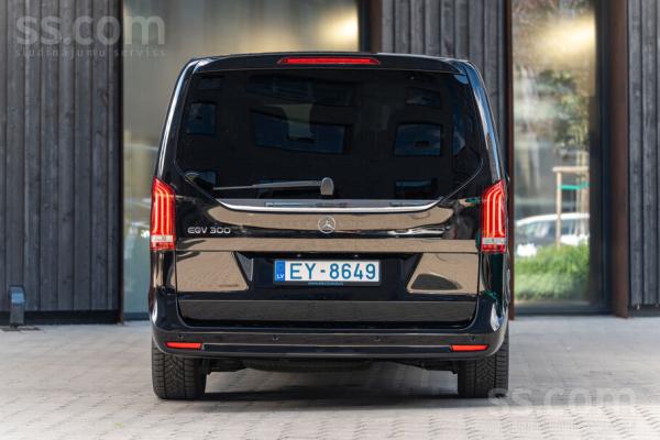 Black Mercedes-Benz V 300 2023 in Riga, with an engine capacity of 2.00 L and mileage of 35 thousand km for 48900 €, photo 9 on AUTOMOTO.COM.LV