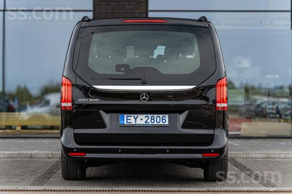 Melns Mercedes-Benz V 300 2024 Rīga, ar dzinēja tilpumu 0.00 L un nobraukumu 3 tūkst. km par 56900 €, foto 2 vietnē AUTOMOTO.COM.LV