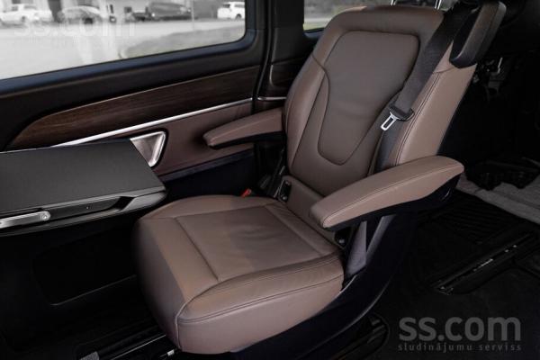 Black Mercedes-Benz V 300 2024 in Riga, with an engine capacity of 2.00 L and mileage of 55 thousand km for 69900 €, photo 10 on AUTOMOTO.COM.LV