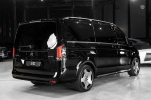 Melns Mercedes-Benz V 300 2024 Rīga, ar dzinēja tilpumu 2.00 L un nobraukumu 12 tūkst. km par 103455 €, foto 5 vietnē AUTOMOTO.COM.LV