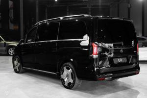 Melns Mercedes-Benz V 300 2024 Rīga, ar dzinēja tilpumu 2.00 L un nobraukumu 12 tūkst. km par 103455 €, foto 7 vietnē AUTOMOTO.COM.LV