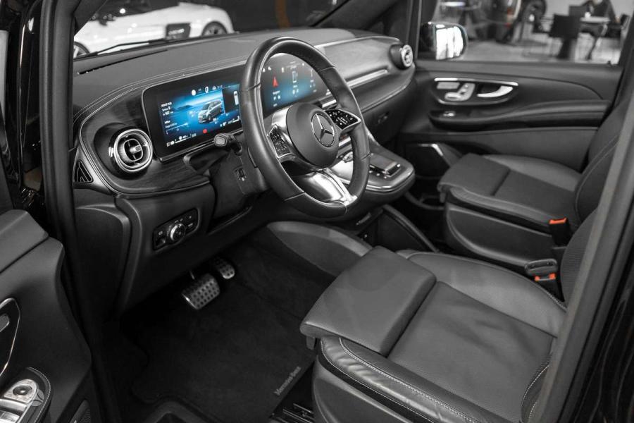 Melns Mercedes-Benz V 300 2024 Rīga, ar dzinēja tilpumu 2.00 L un nobraukumu 12 tūkst. km par 103455 €, foto 9 vietnē AUTOMOTO.COM.LV