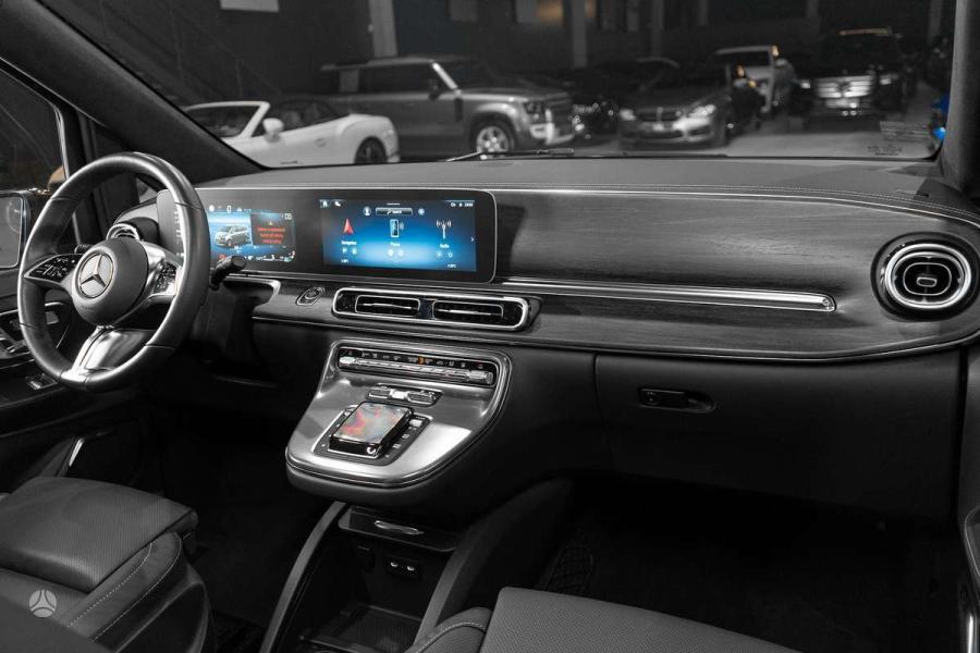 Melns Mercedes-Benz V 300 2024 Rīga, ar dzinēja tilpumu 2.00 L un nobraukumu 12 tūkst. km par 103455 €, foto 12 vietnē AUTOMOTO.COM.LV