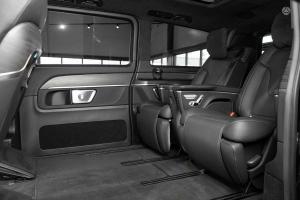 Melns Mercedes-Benz V 300 2024 Rīga, ar dzinēja tilpumu 2.00 L un nobraukumu 12 tūkst. km par 103455 €, foto 14 vietnē AUTOMOTO.COM.LV