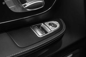 Melns Mercedes-Benz V 300 2024 Rīga, ar dzinēja tilpumu 2.00 L un nobraukumu 12 tūkst. km par 103455 €, foto 21 vietnē AUTOMOTO.COM.LV