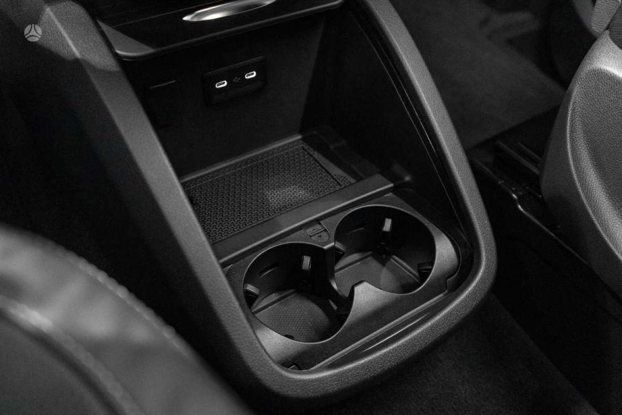 Melns Mercedes-Benz V 300 2024 Rīga, ar dzinēja tilpumu 2.00 L un nobraukumu 12 tūkst. km par 103455 €, foto 34 vietnē AUTOMOTO.COM.LV