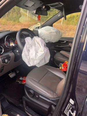 Blue Mercedes-Benz V 300 2019 in Panevezys, with an engine capacity of 2.00 L and mileage of 210 thousand km for 26000 €, photo 3 on AUTOMOTO.COM.LV
