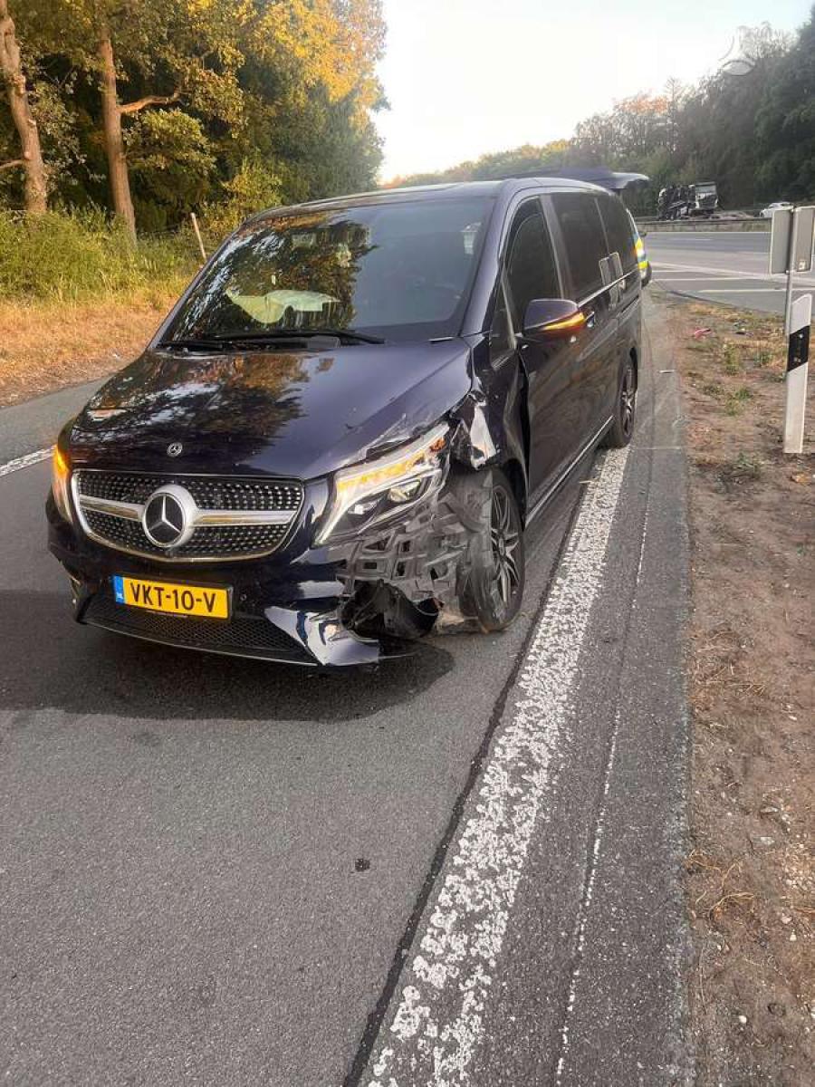 Blue Mercedes-Benz V 300 2019 in Panevezys, with an engine capacity of 2.00 L and mileage of 210 thousand km for 26000 €, photo 6 on AUTOMOTO.COM.LV