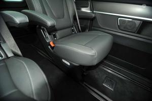 Grey Mercedes-Benz V 300 2019 in Kaunas, with an engine capacity of 1.95 L and mileage of 305 thousand km for 34990 €, photo 24 on AUTOMOTO.COM.LV