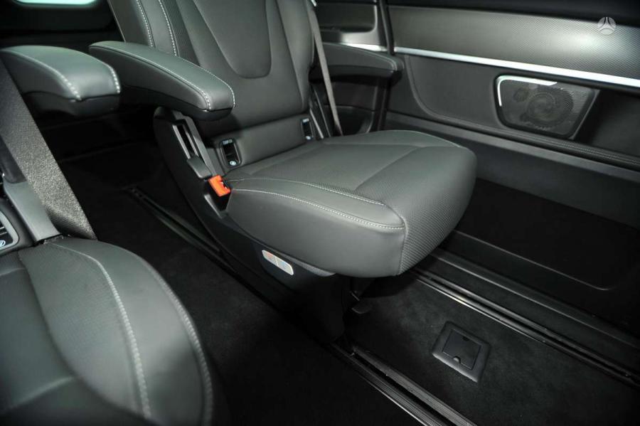 Grey Mercedes-Benz V 300 2019 in Kaunas, with an engine capacity of 1.95 L and mileage of 305 thousand km for 34990 €, photo 24 on AUTOMOTO.COM.LV