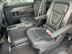 Pelēks Mercedes-Benz V 300 2022 Rīga, ar dzinēja tilpumu 3.00 L un nobraukumu 106 tūkst. km par 47500 €, foto 12 vietnē AUTOMOTO.COM.LV