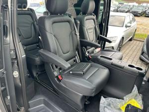 Pelēks Mercedes-Benz V 300 2022 Rīga, ar dzinēja tilpumu 3.00 L un nobraukumu 106 tūkst. km par 47500 €, foto 13 vietnē AUTOMOTO.COM.LV