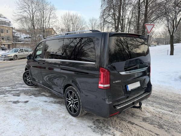 Pelēks Mercedes-Benz V 300 2019 Viļņa, ar dzinēja tilpumu 1.95 L un nobraukumu 124 tūkst. km par 47500 €, foto 4 vietnē AUTOMOTO.COM.LV